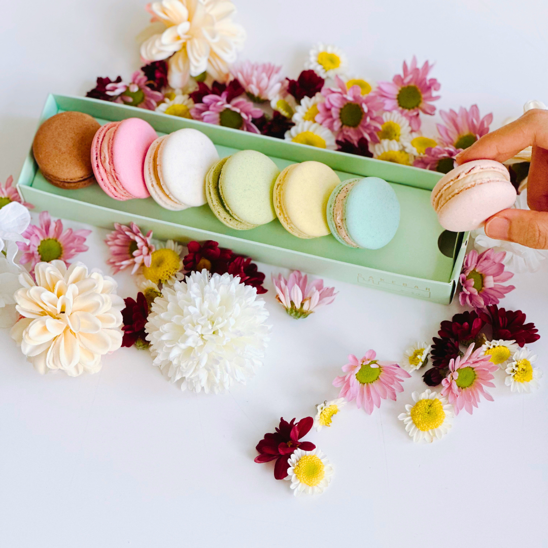 Assortment 7-Flavor Macarons Box – CAKEBAR.COM.SG